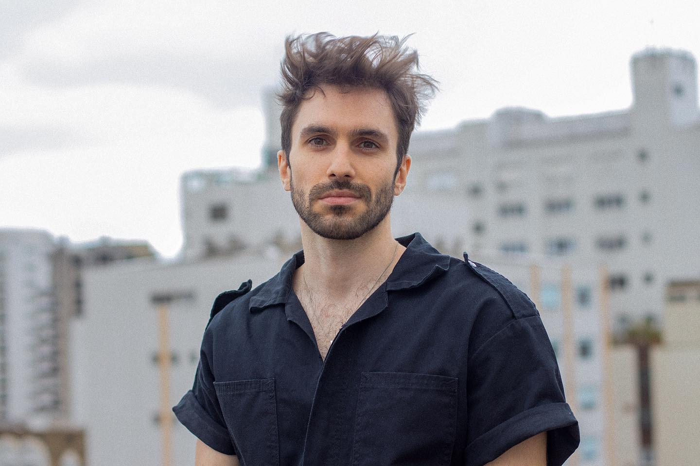 Após postar foto com namorado, ator Lucas Drummond ganha o equivalente ao dobro de seguidores ...