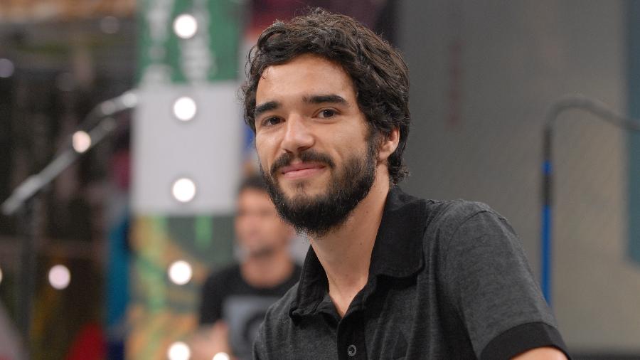 Caio Blat revela curtir 'fio terra': 'É tão gostoso'